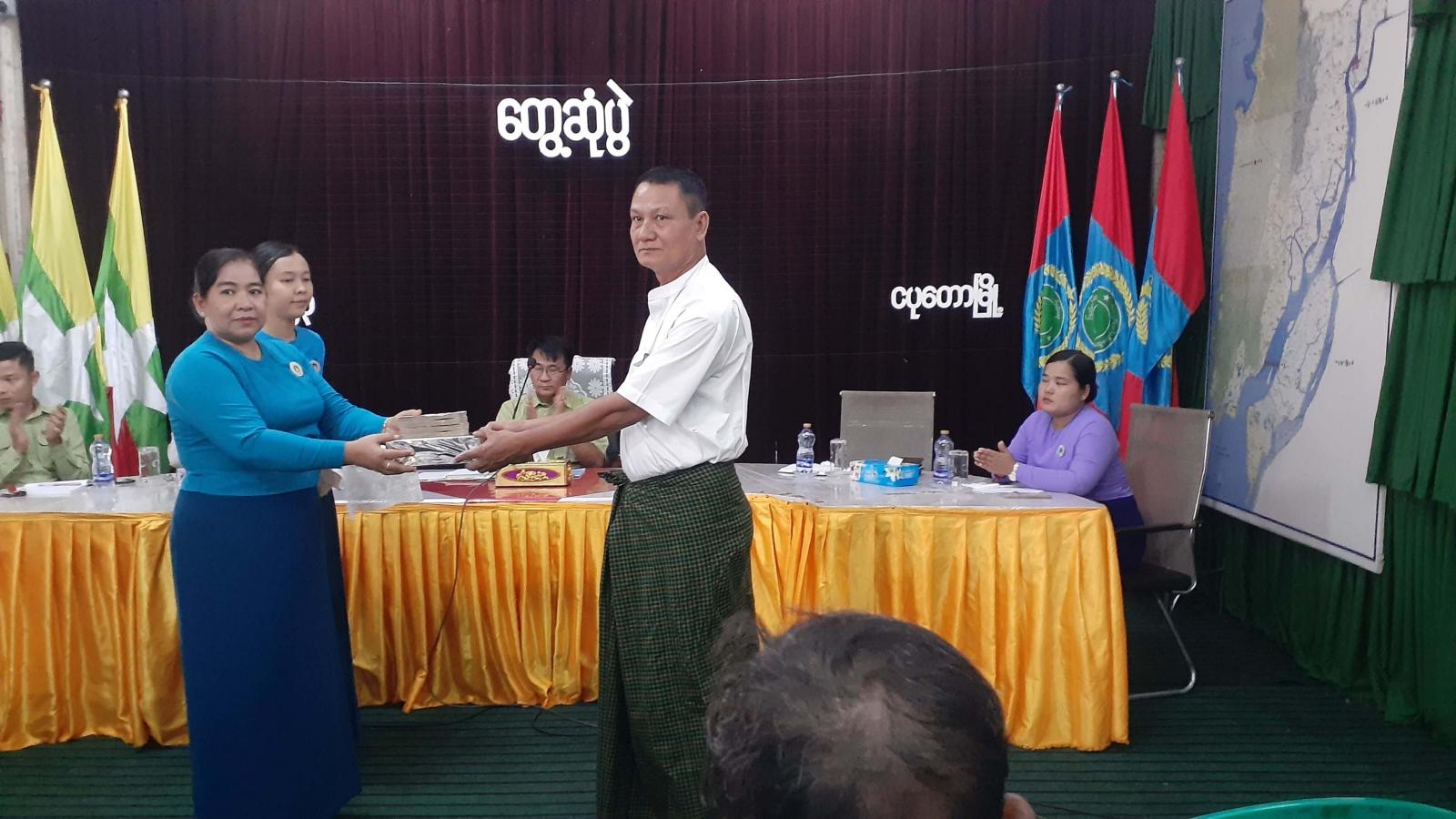 ငပုတောမြို့၌ အသက် ၈၅ နှစ်နှင့်အထက် သက်ကြီးဘိုးဘွားများအား လူမှုရေးပင